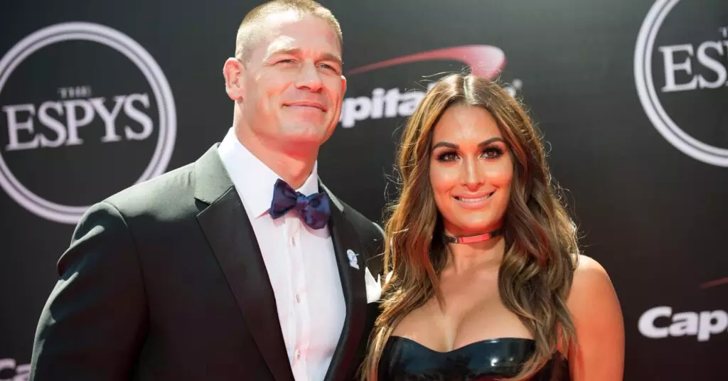 John Cena sta per invertire la sua vasectomia, quindi Nikki Bella lo sposerà